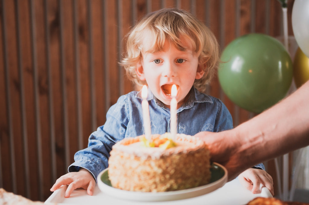Kid Eating Birthday Cake Kid Eating Cake Stock Photos, Images And