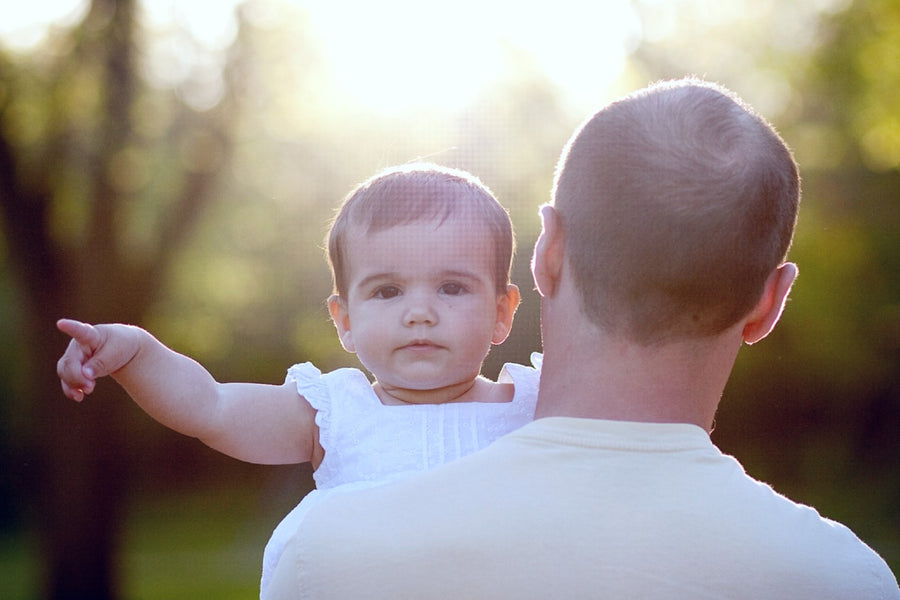 When Do Babies Point, Clap, and Wave? – Happiest Baby